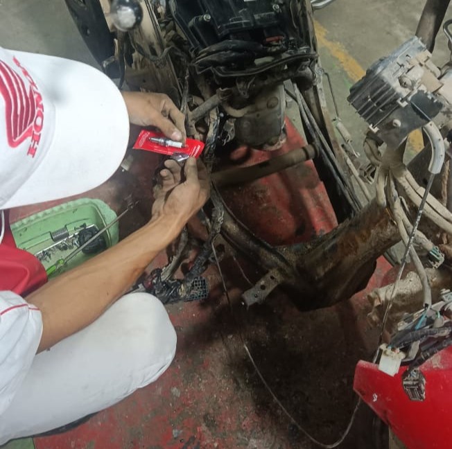 Pentingnya Menjaga Busi Sepeda Motor